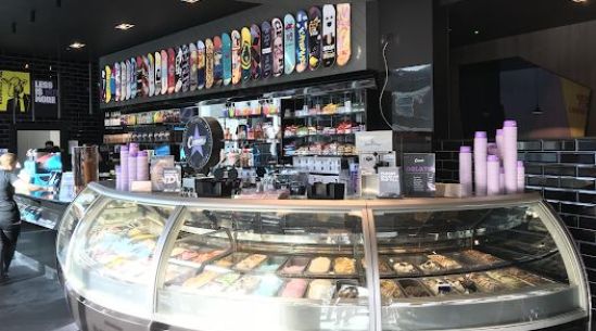 Creams Cafe Edgware Dessert Restaurant at Century Plaza reviews ...