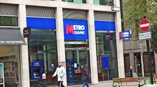 Metro Bank at 120 Cheapside reviews in London, Greater London