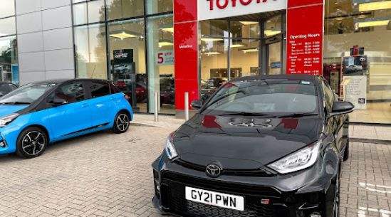 Steven Eagell Toyota Gatwick at Gatwick Rd Roundabout reviews, South ...